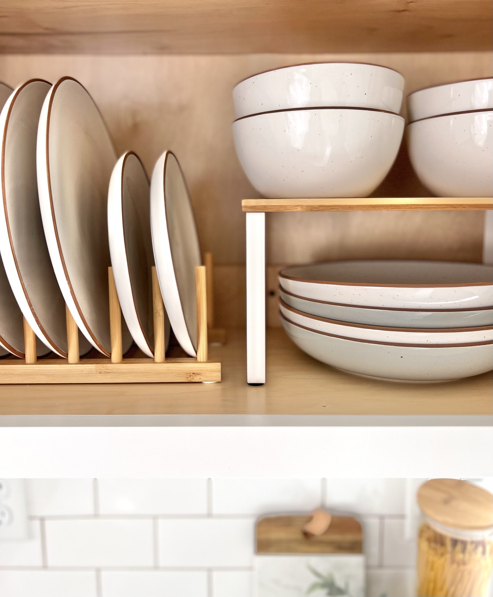 Simple Organizing With a Brand New Set of Dishes - Everything Envy