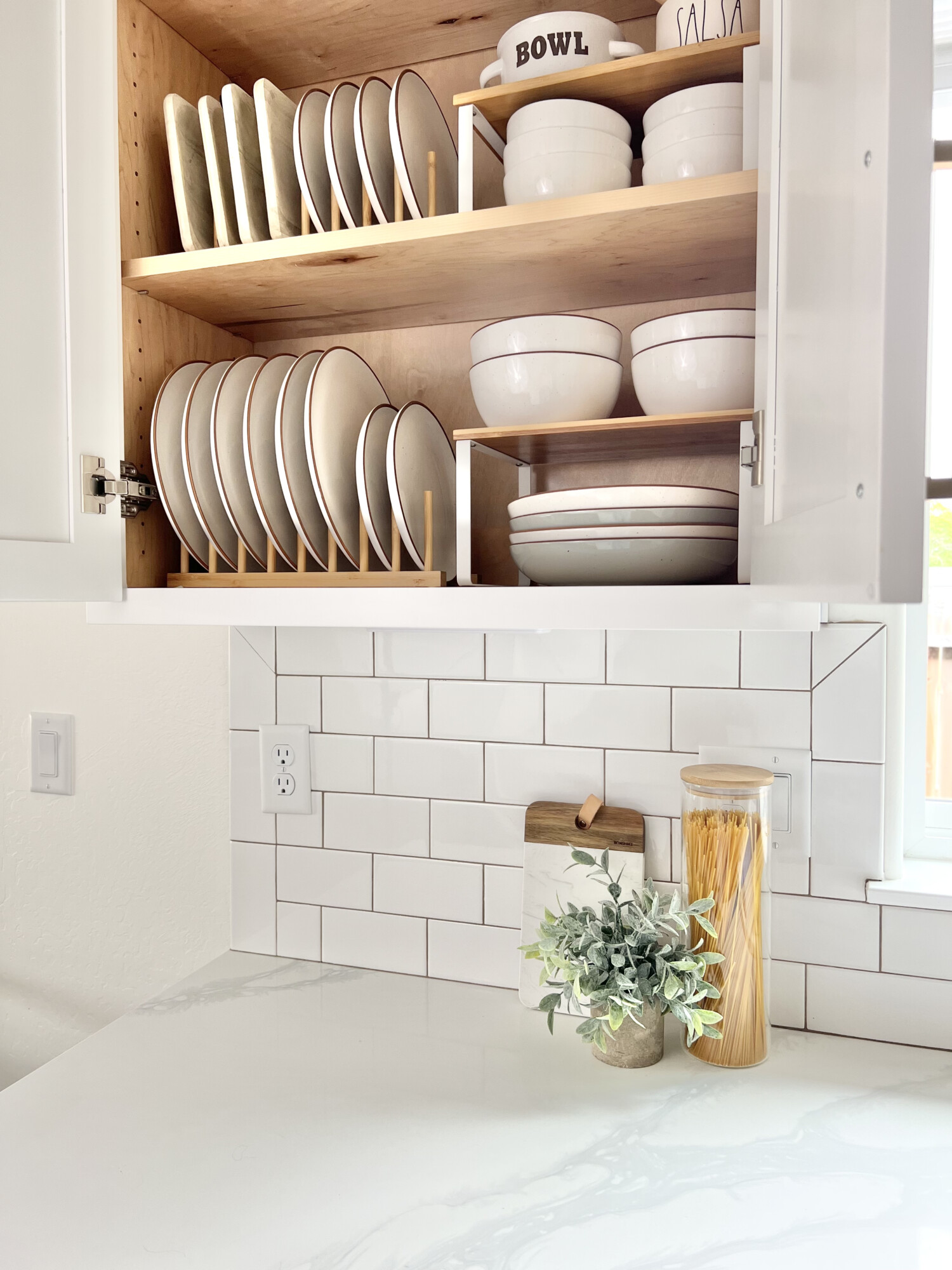 Simple Organizing With a Brand New Set of Dishes - Everything Envy